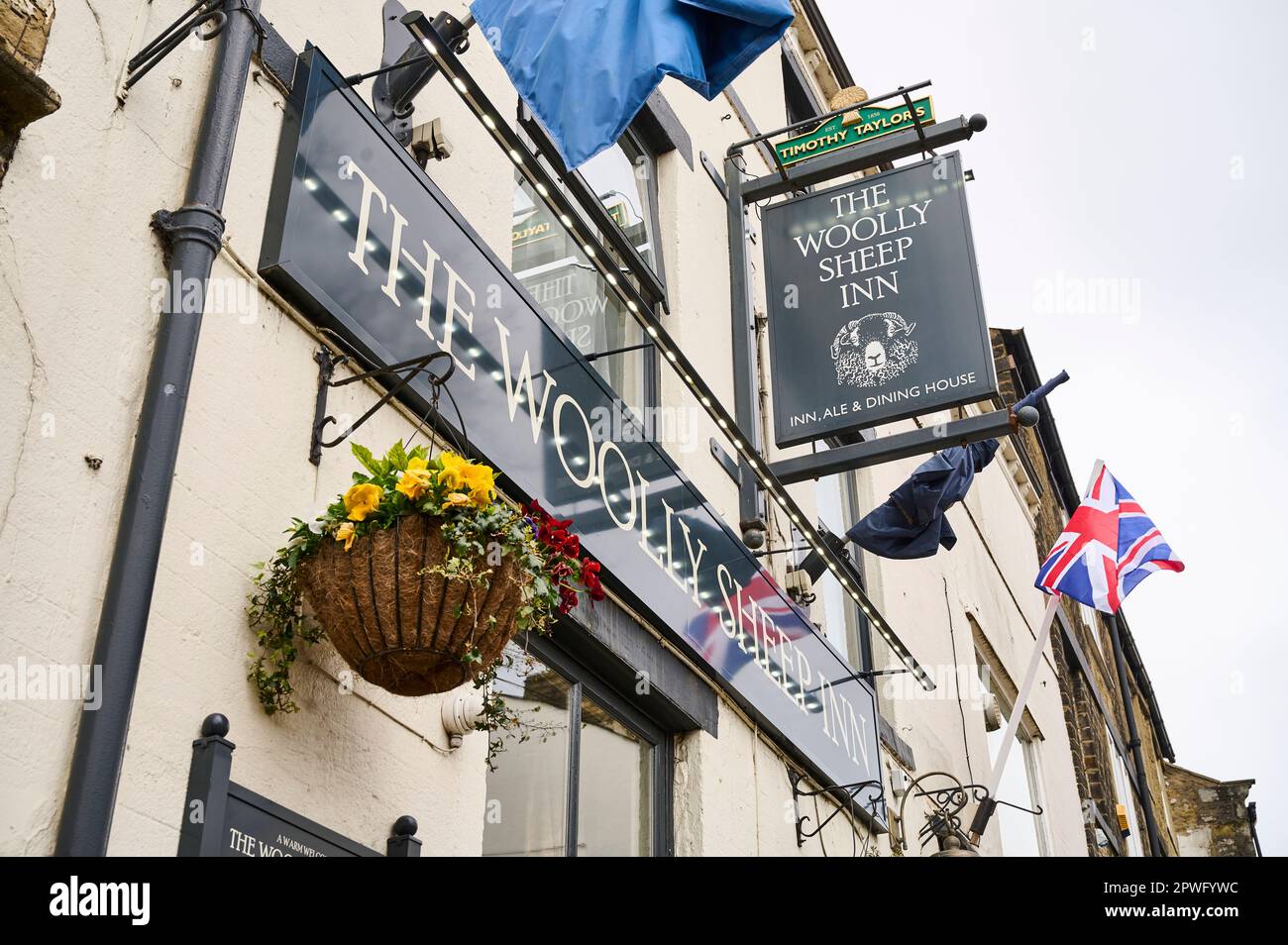 Woolley sheep inn hi-res stock photography and images - Alamy