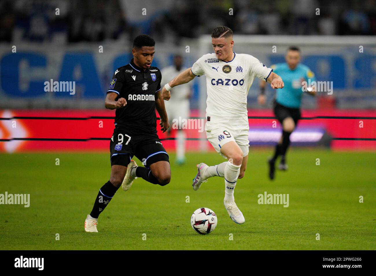 Marseille's Vitor Oliveira Vitinha, right, challenges for the ball with ...
