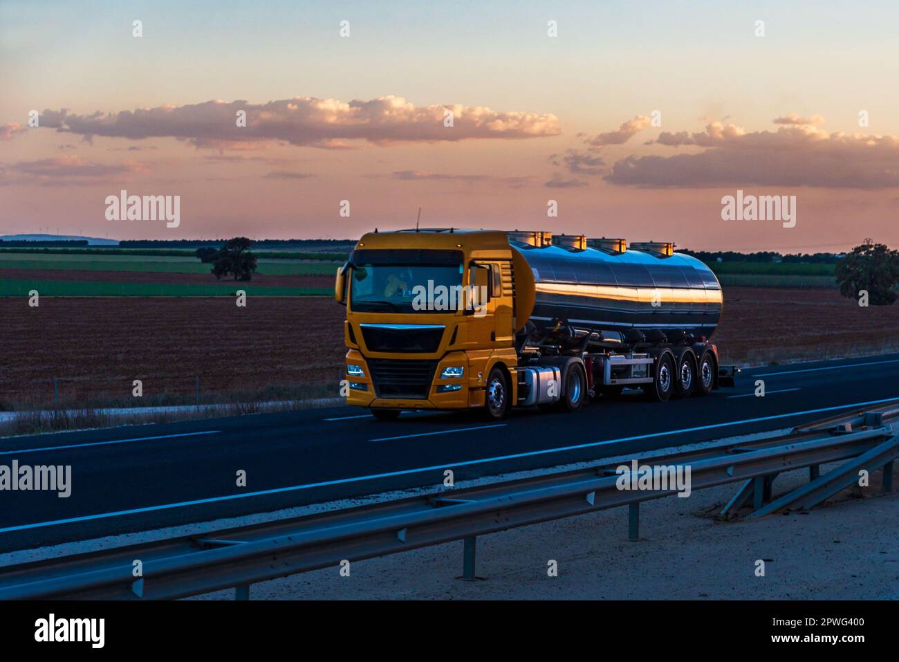 Food tanker truck hi-res stock photography and images - Alamy