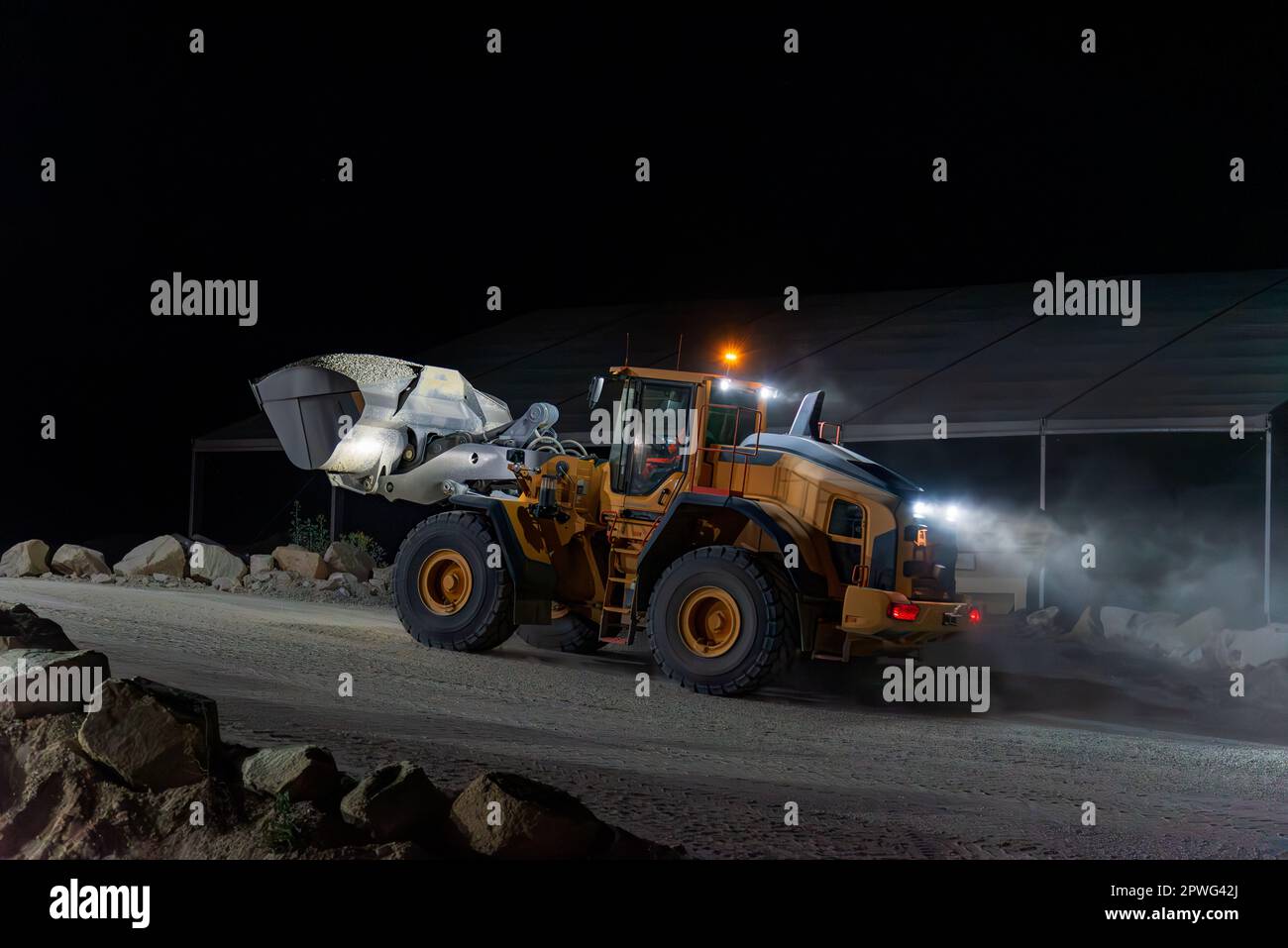Heavy machinery working quarry loaders hi-res stock photography and ...
