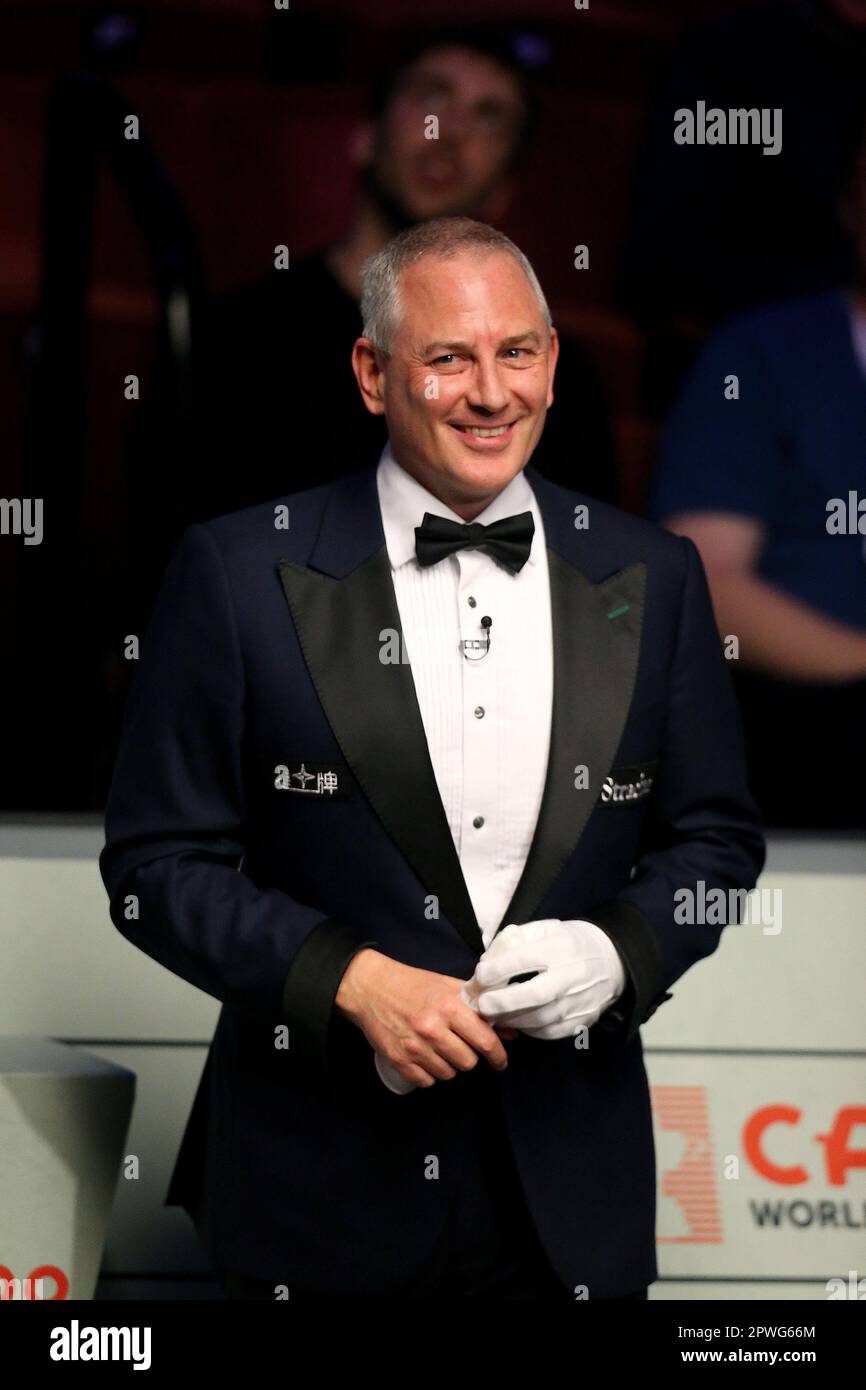 Final referee hi-res stock photography and images - Alamy