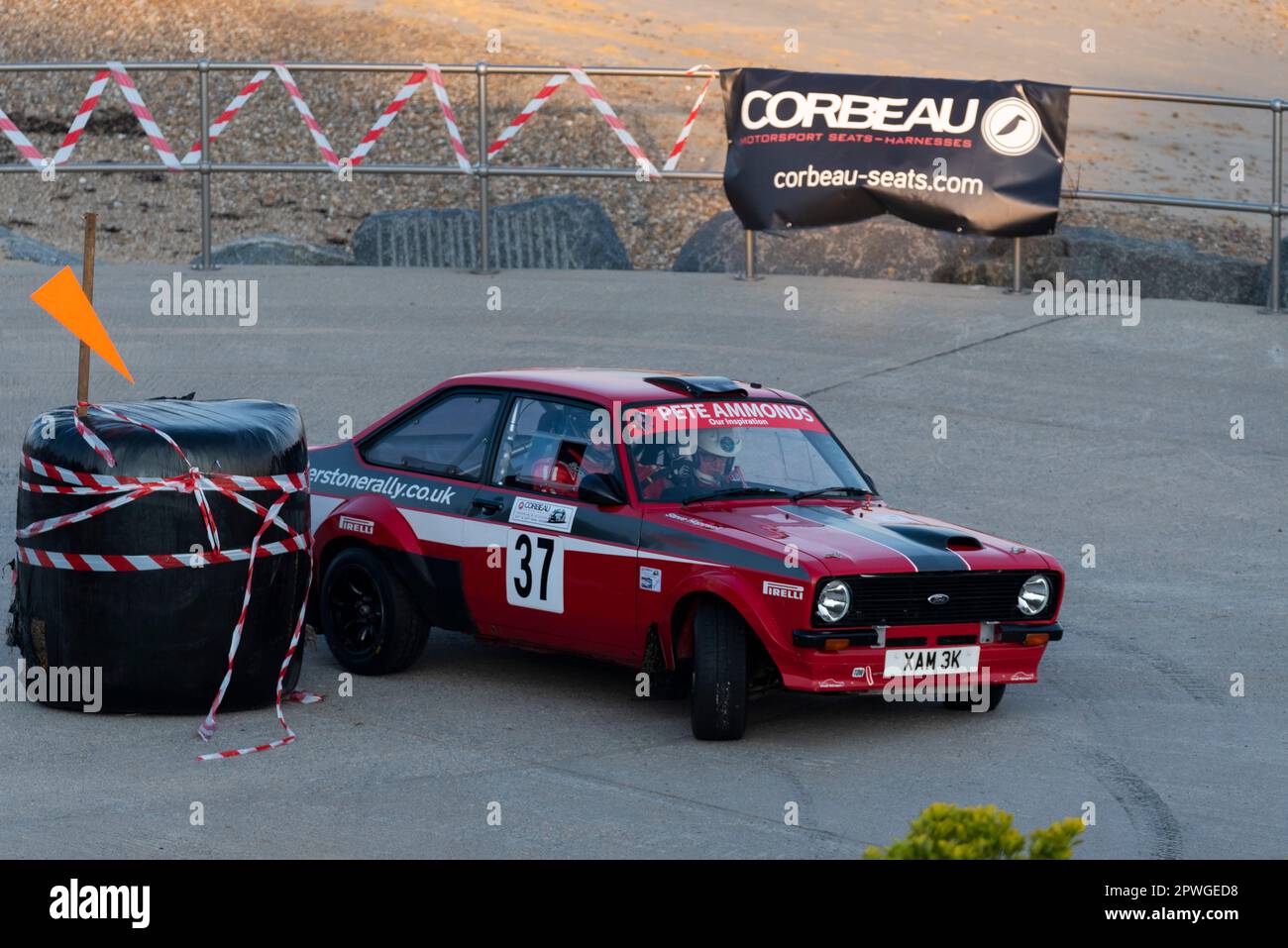Steve Hopewell racing a Ford Escort Mk2 competing in the Corbeau Seats ...