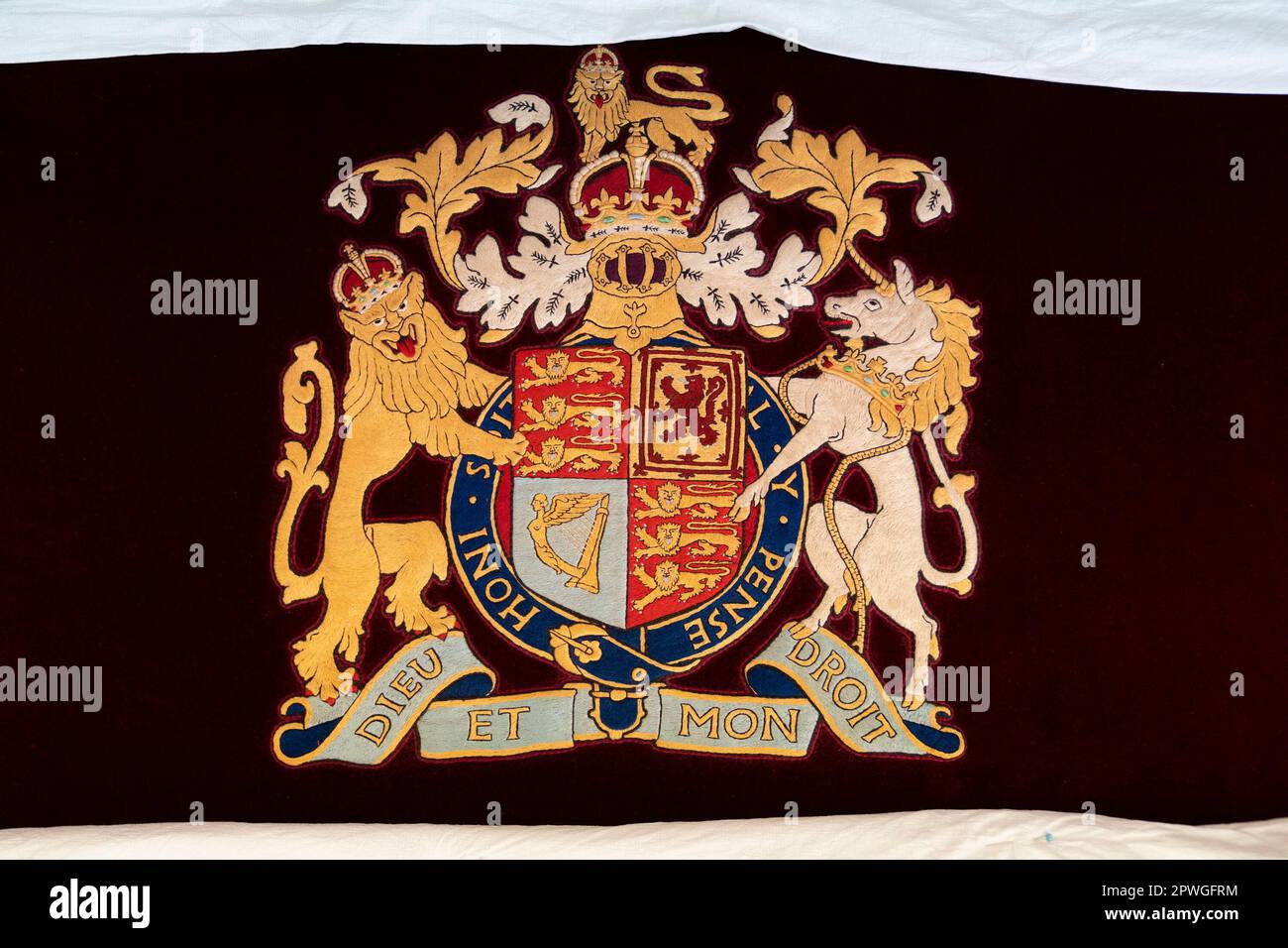 Throne chair hi-res stock photography and images - Alamy