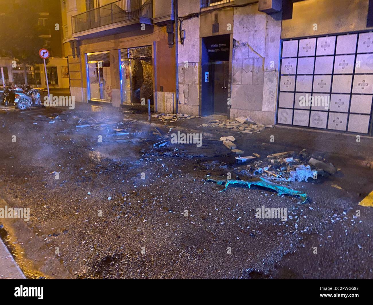 Burnt containers hi-res stock photography and images - Alamy