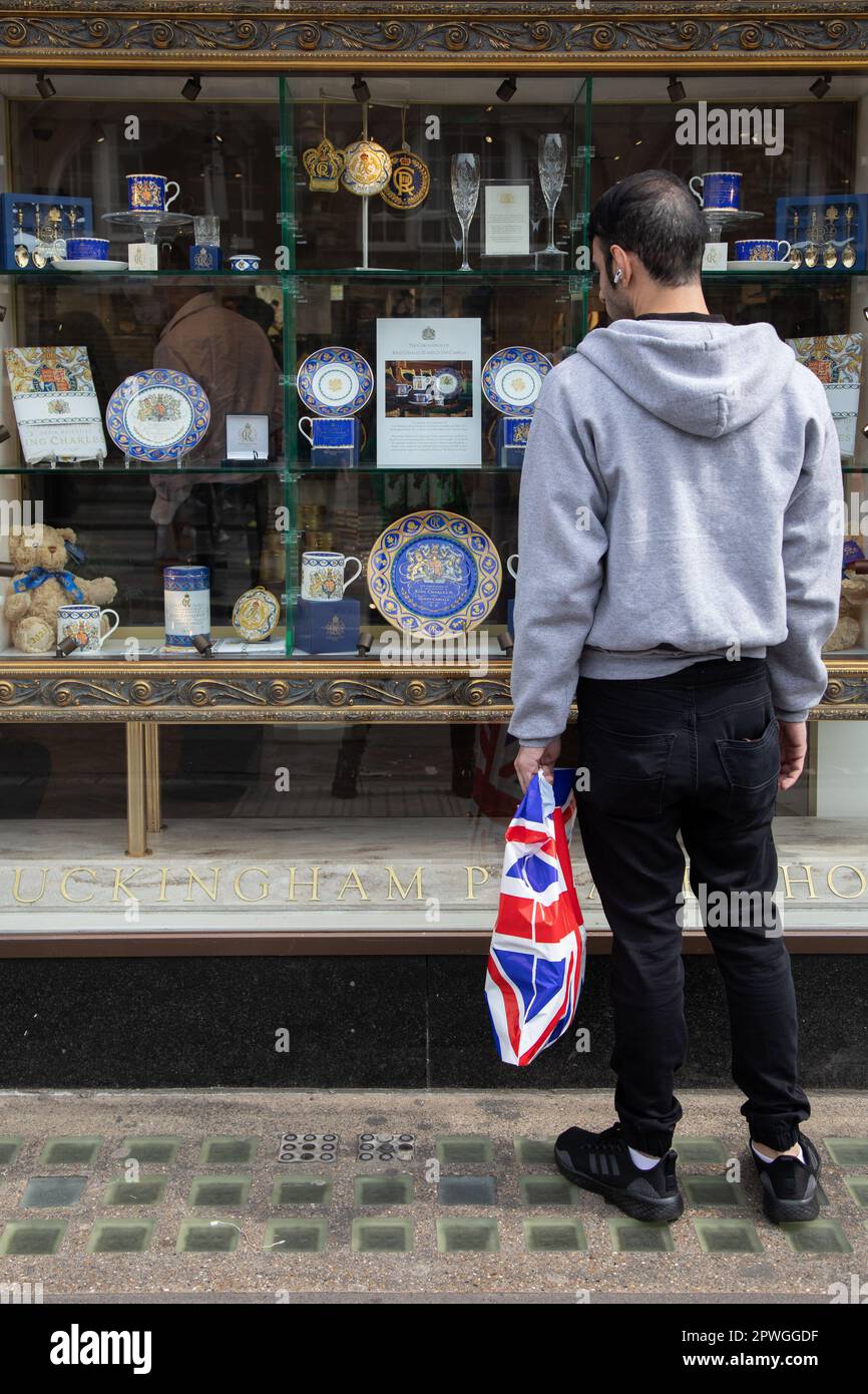 Coronation gifts hi-res stock photography and images - Alamy