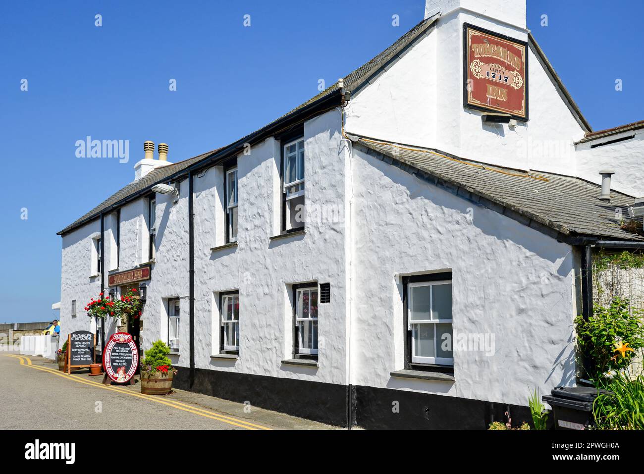 Mounts bay inn hi-res stock photography and images - Alamy