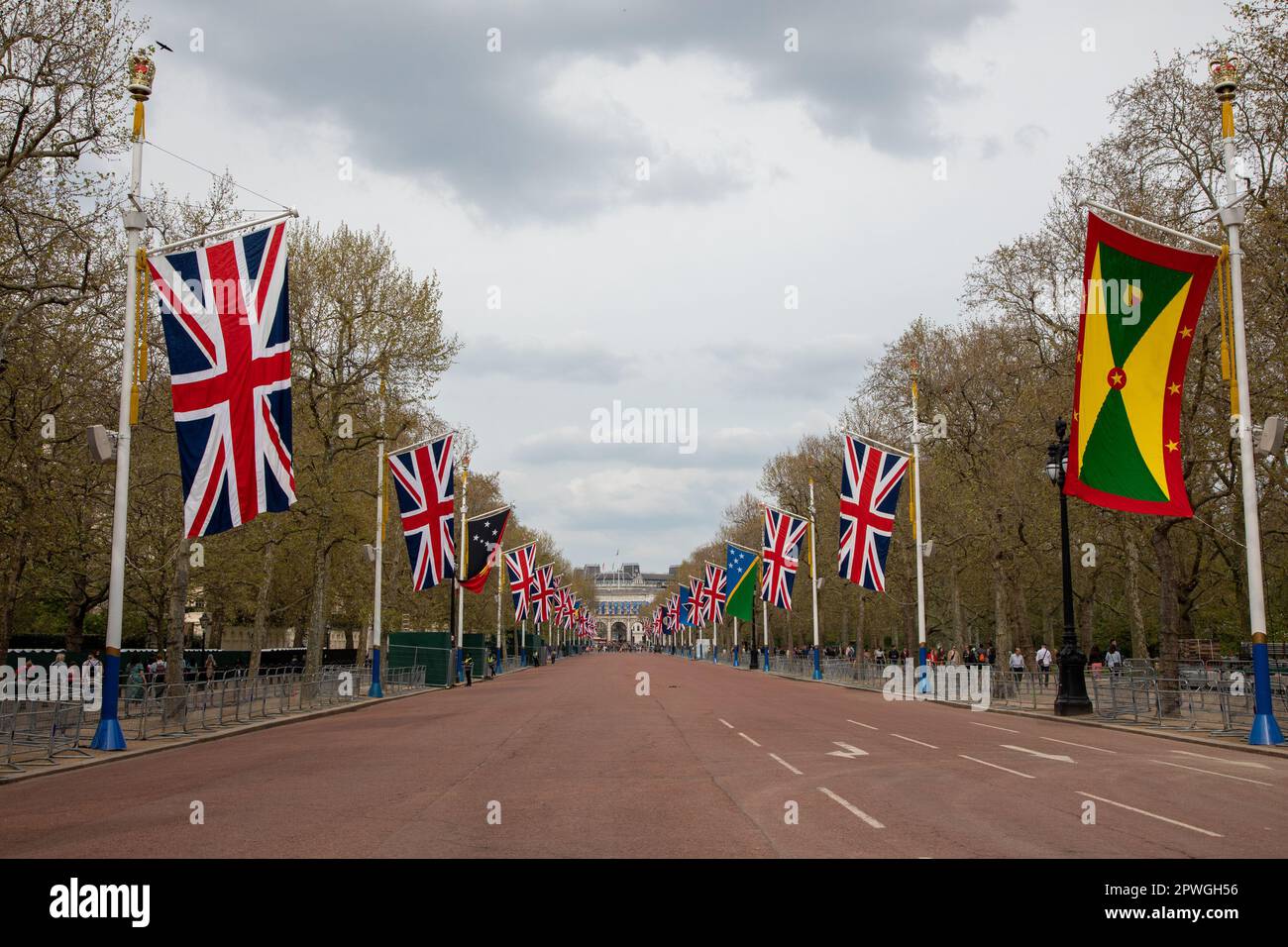 Mall flags hi-res stock photography and images - Alamy