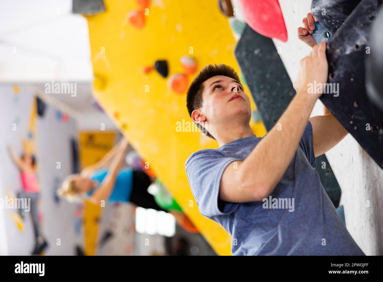 Man training at bouldering gym without special climbing equipment Stock ...