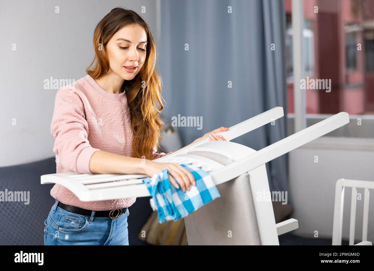 Wipe with a damp cloth hi-res stock photography and images - Alamy