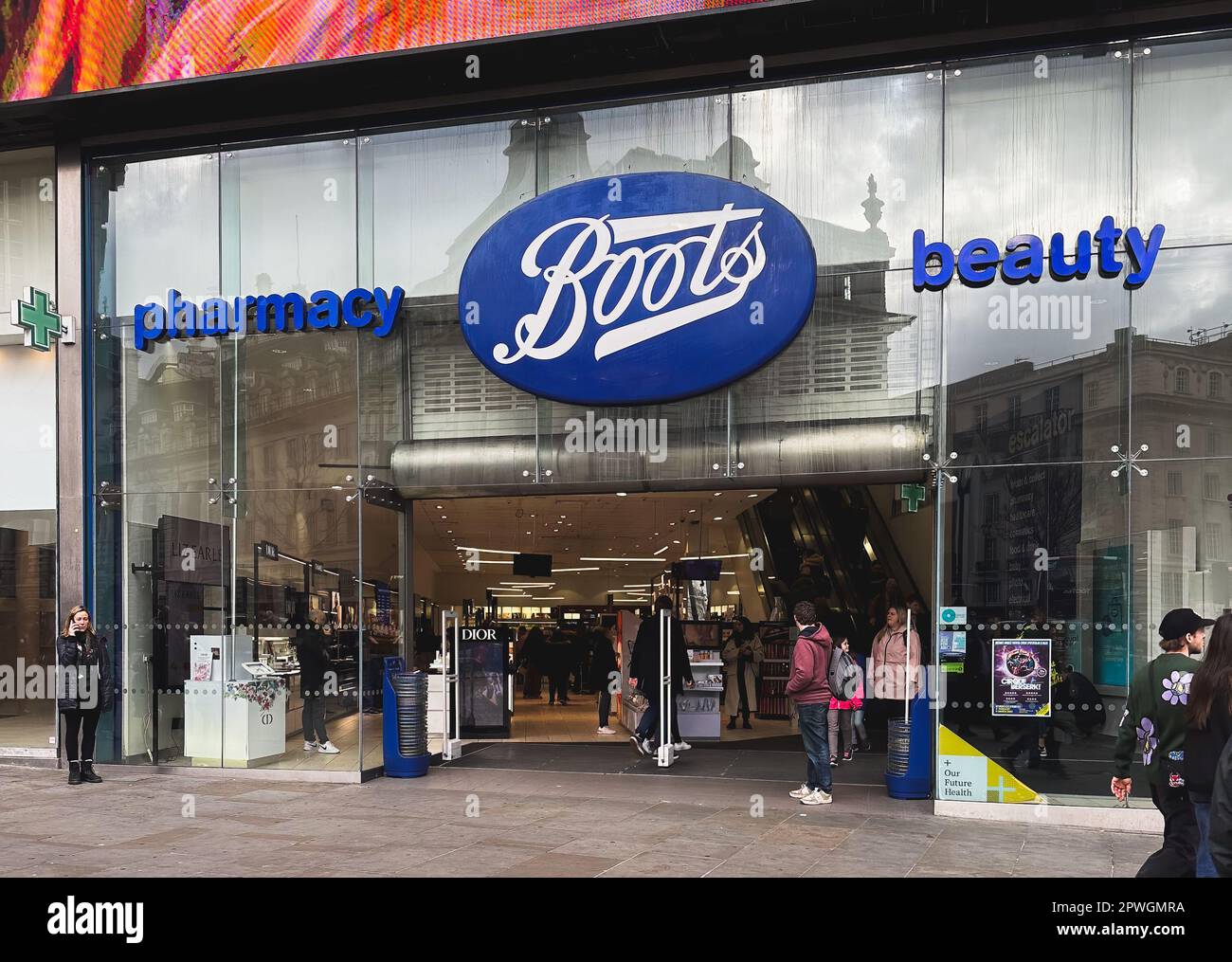 Boots uk logo hi-res stock photography and images - Alamy