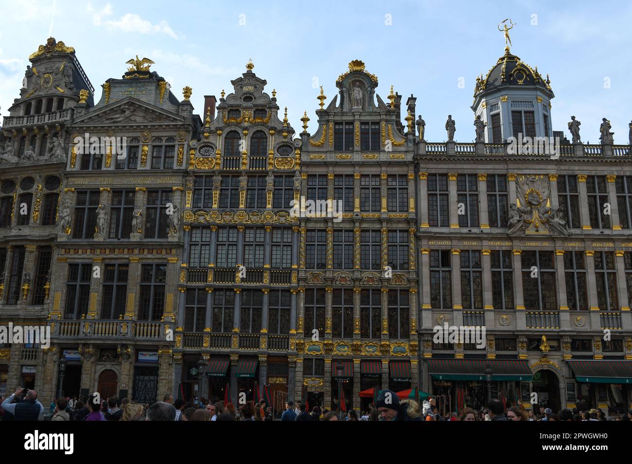 Brussels guild house statues hi-res stock photography and images - Alamy