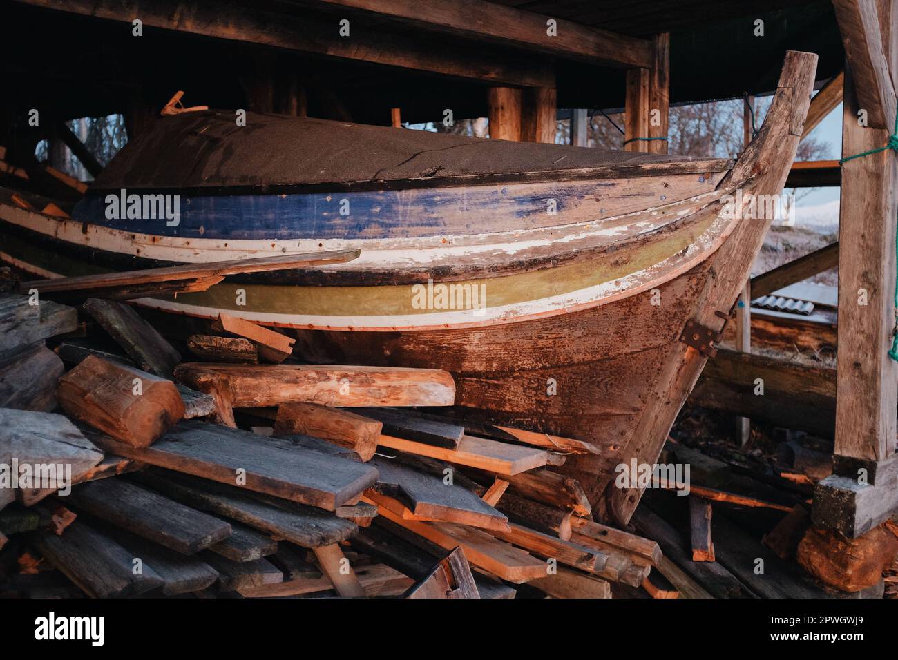 old wooden row boat in a abandoned shack Stock Photo - Alamy