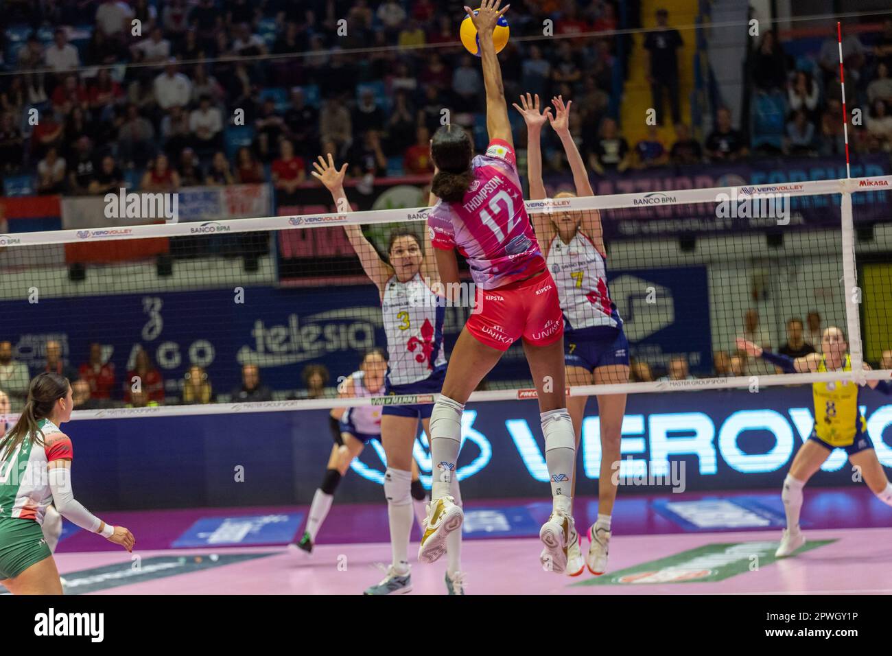Spike of Jordan Thompson (Vero Volley Milano Stock Photo - Alamy