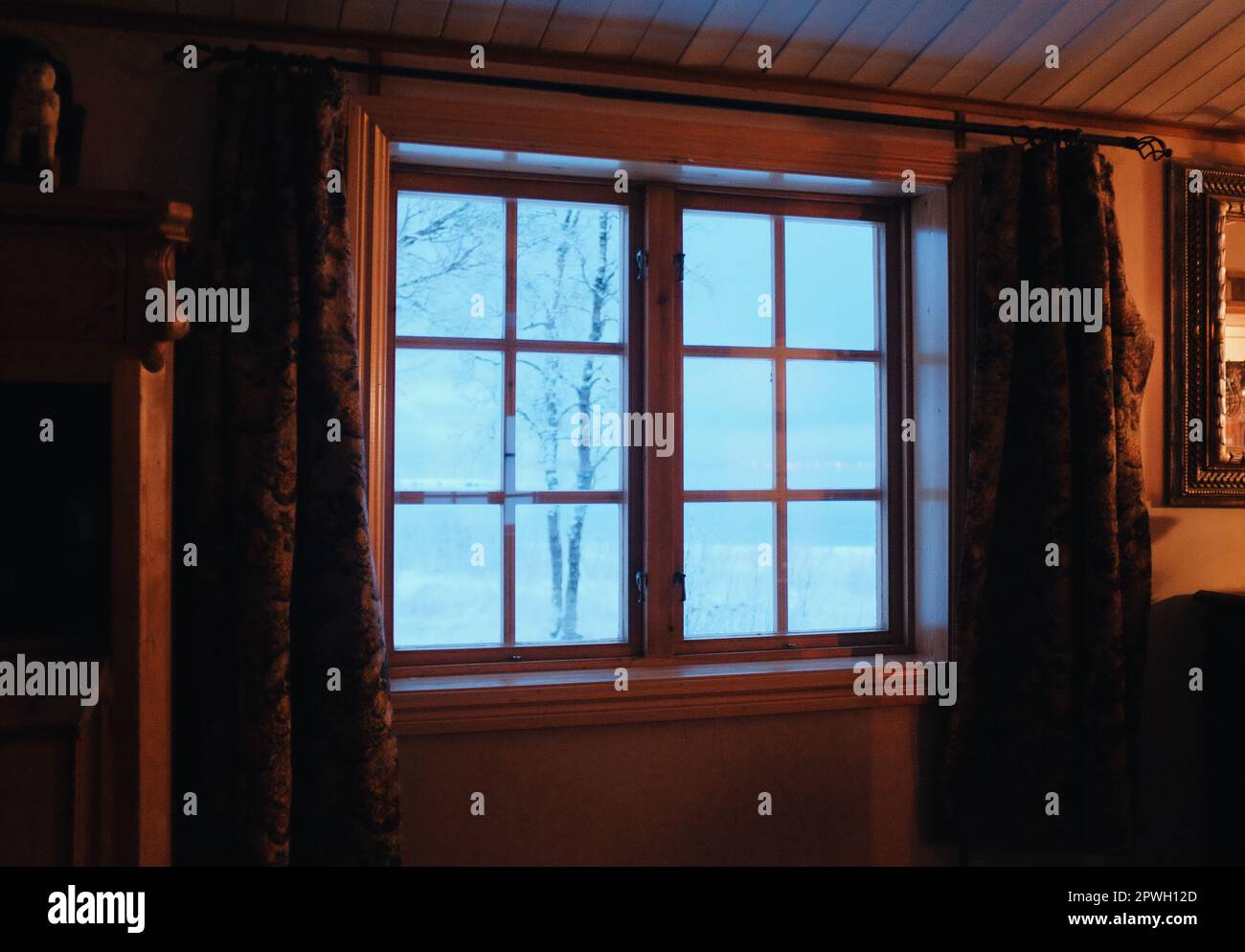 cabin window with view on a snow covered landscape Stock Photo - Alamy