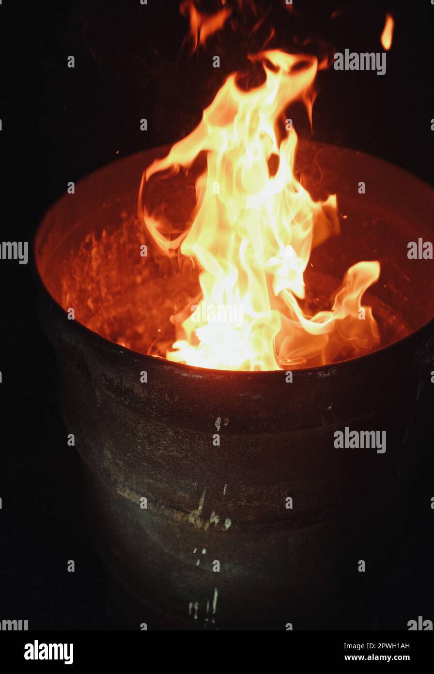 Barrel fire homeless hi-res stock photography and images - Alamy