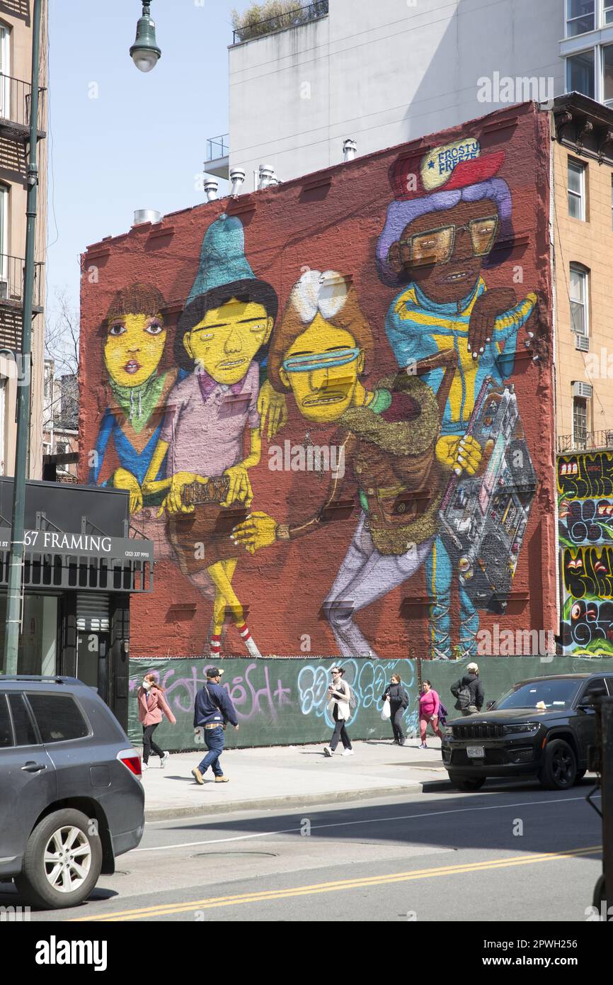 Mural on the side of a building along West 14th Street in Manhattan ...