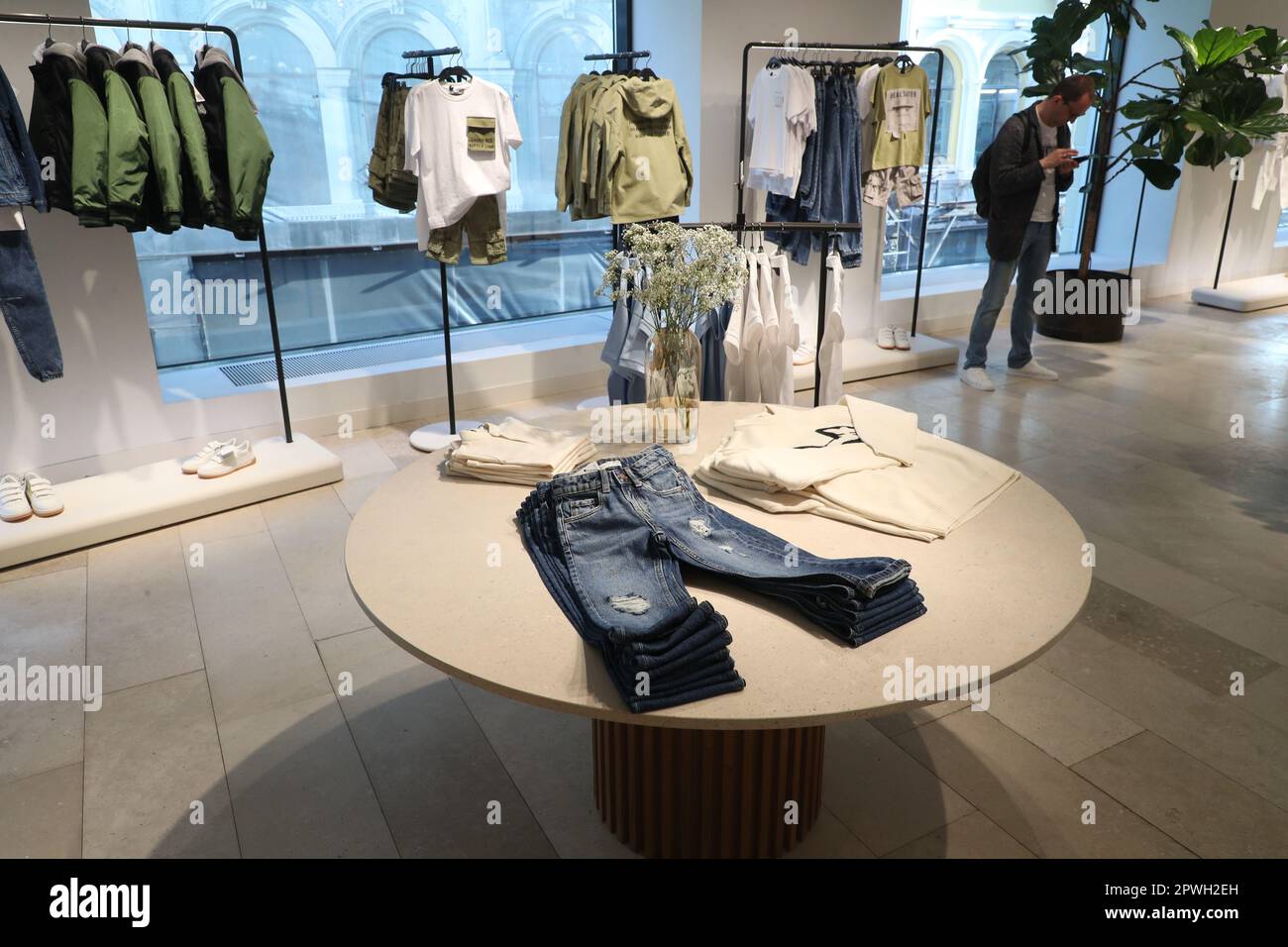 Zara jeans hi-res stock photography and images - Alamy