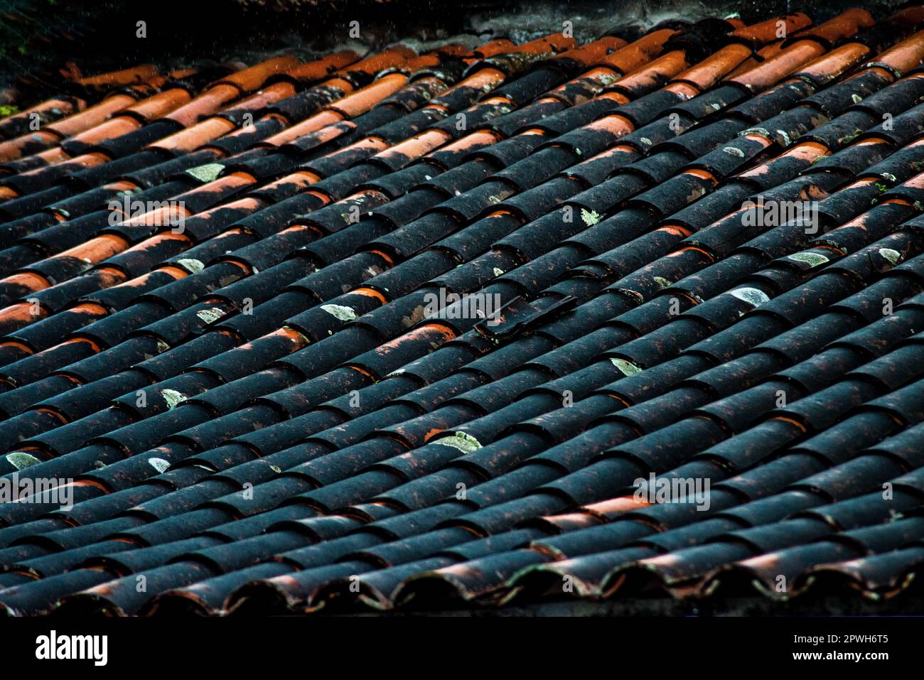 Residential roof tiles texture. regular symmetry Stock Photo - Alamy