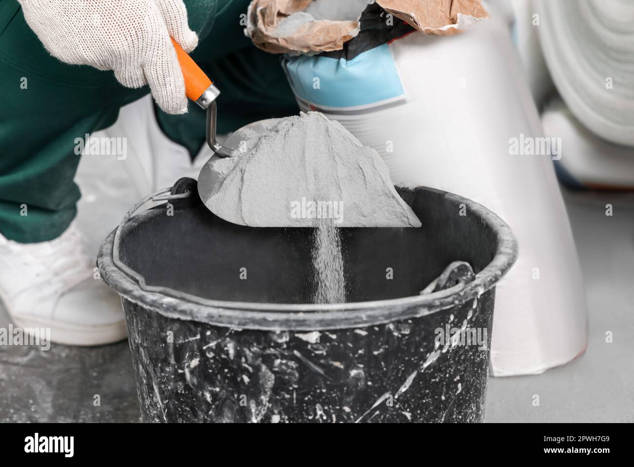 Male worker putting cement in hi-res stock photography and images - Alamy