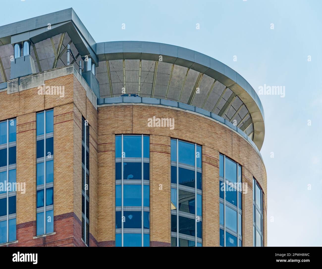 A stainless steel screen crowns ABC’s brick-and-stone headquarters ...