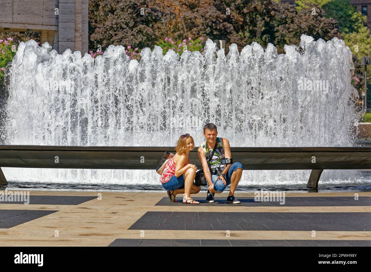 Revson Fountain and Josie Robertson Plaza in 2016 – before the plaza ...