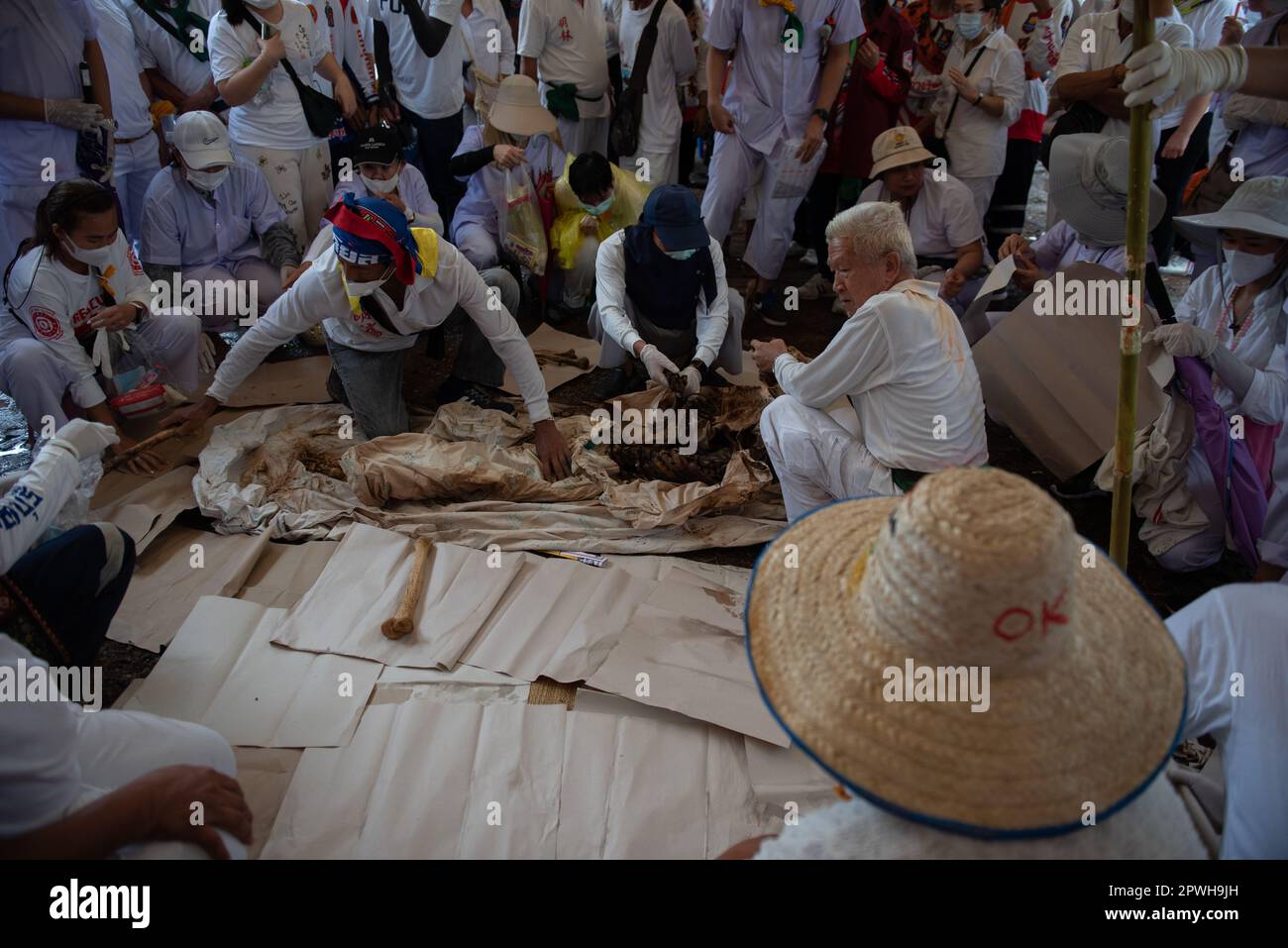 Saraburi, Thailand. 30th Apr, 2023. Volunteers clean human skeletons ...