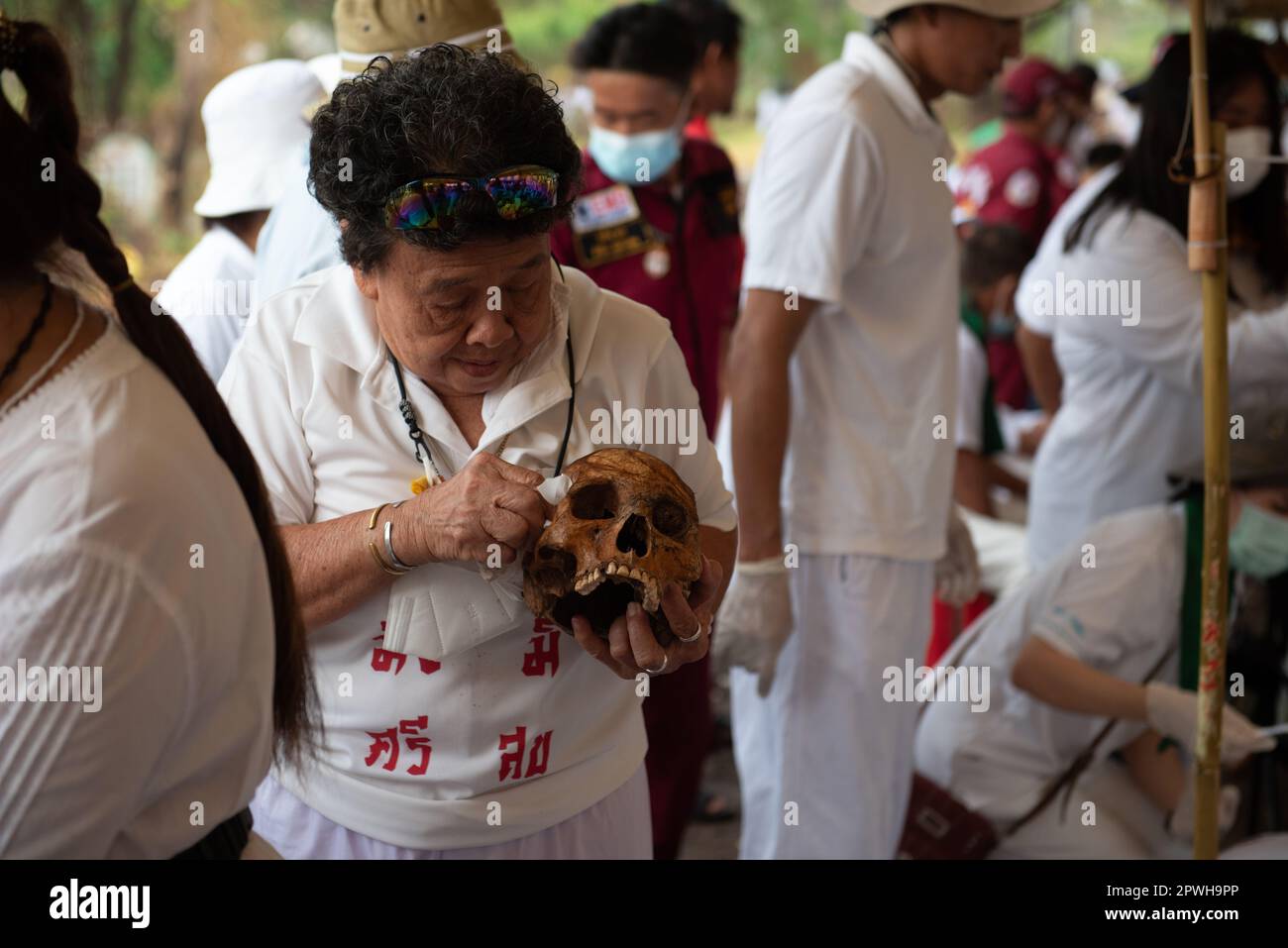 Saraburi, Thailand. 30th Apr, 2023. Volunteers clean human skeletons ...