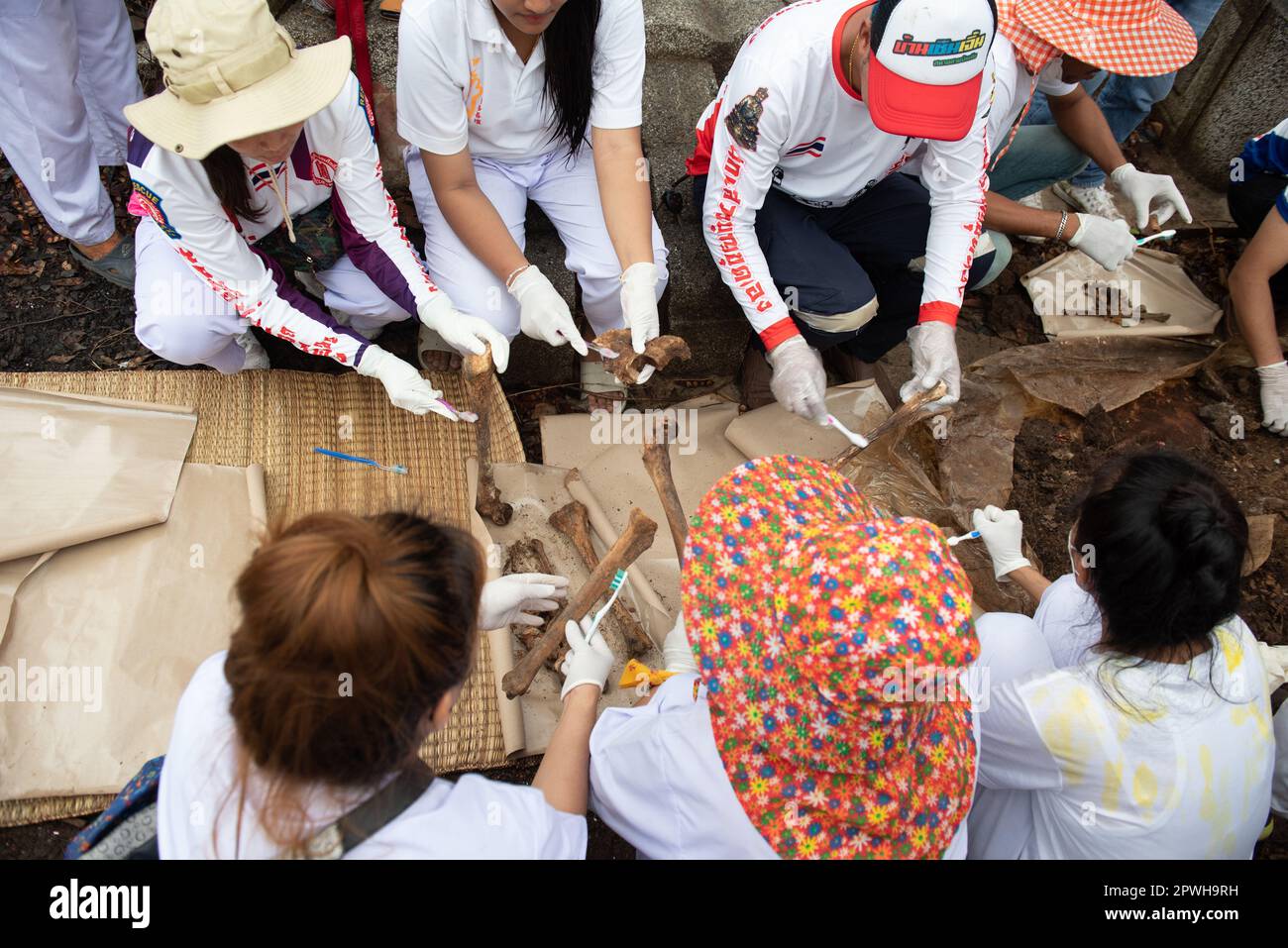 Saraburi, Thailand. 30th Apr, 2023. Volunteers clean human skeletons ...