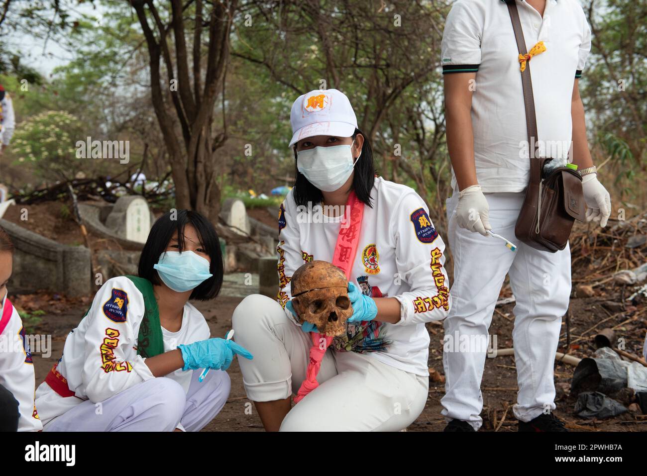 Saraburi, Saraburi Province, Thailand. 30th Apr, 2023. Volunteers clean ...