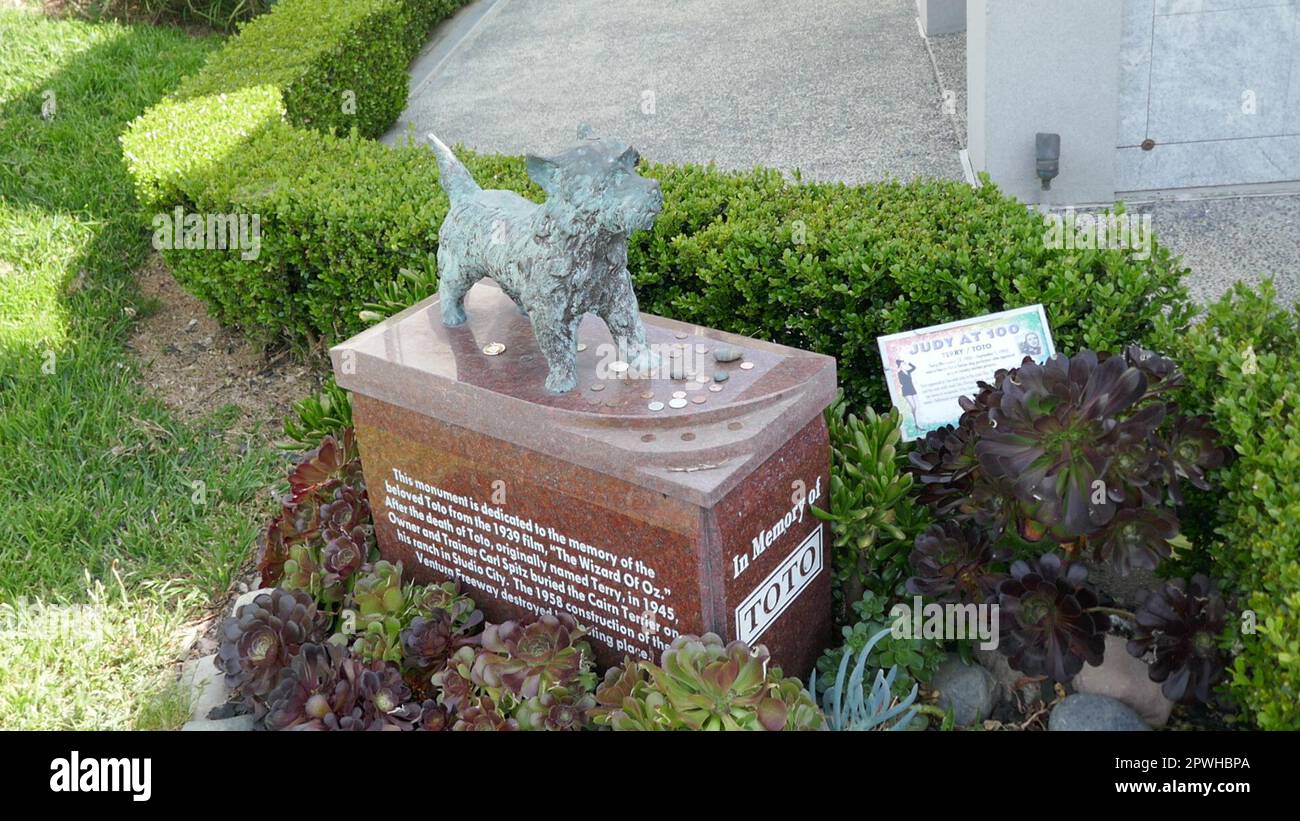 Los Angeles, California, USA 29th April 2023 Toto Memorial Statue at ...
