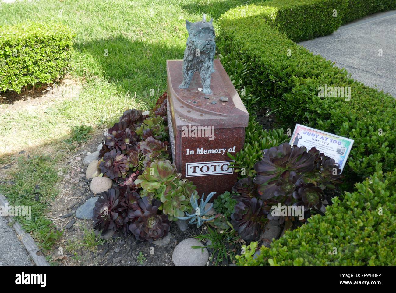 Los Angeles, California, USA 29th April 2023 Toto Memorial Statue at ...