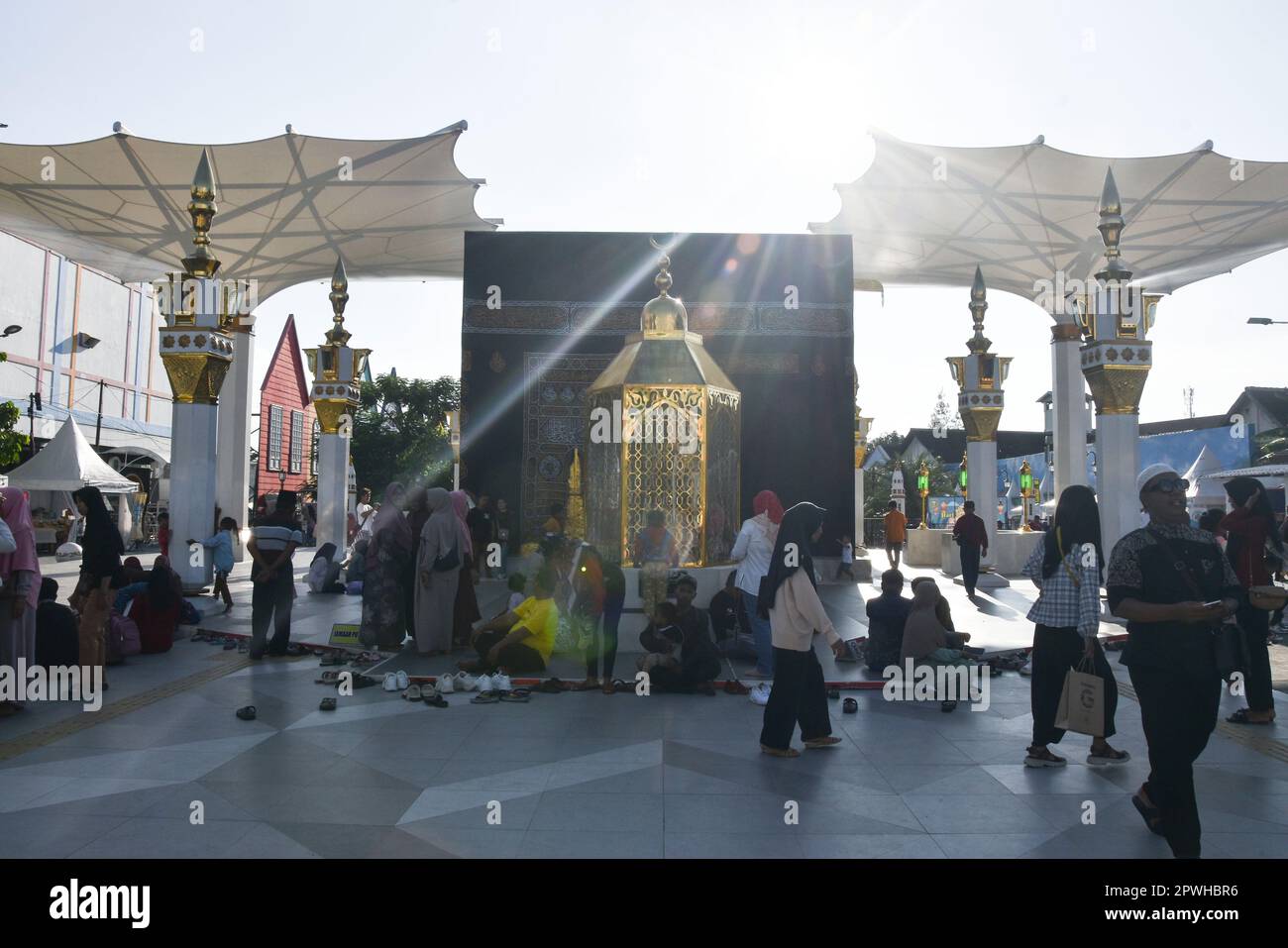Madiun, Indonesia. 30th Apr, 2023. Tourists visit a miniature the Kaaba ...