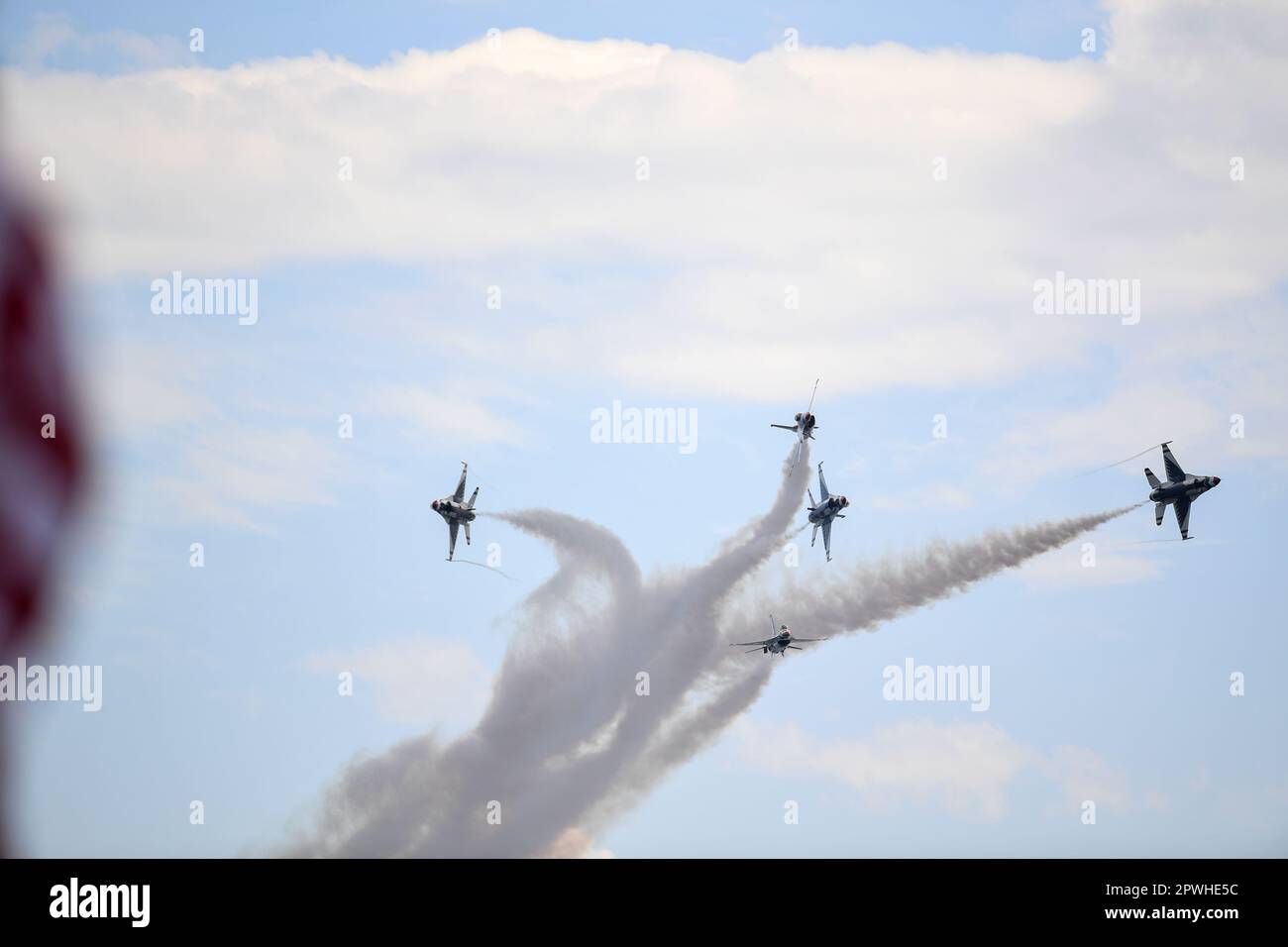 The Thunderbirds perform a delta burst at Thunder Over the Sound in ...