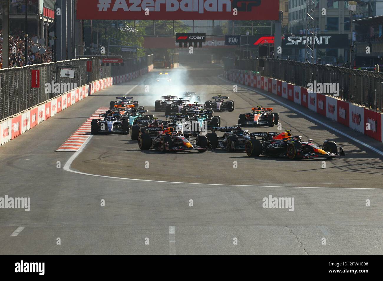 Baku, Azerbaijan. 29th Apr, 2023. BAKU, AZERBAIJAN, 29. April 2023; SPRINT Race start, in the ...
