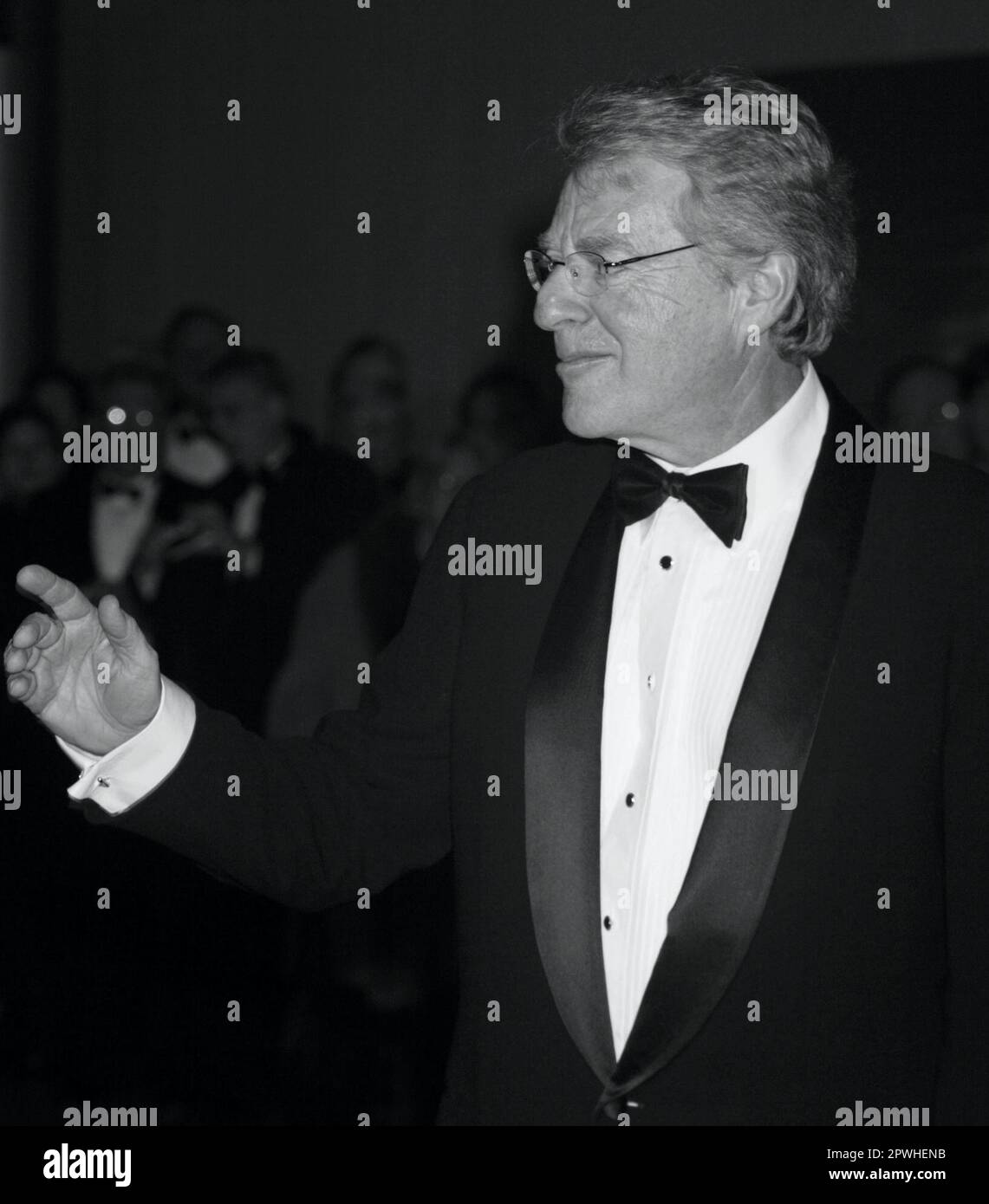 Jerry Springer attends the 2002 Kennedy Center Honors in the Hall of ...