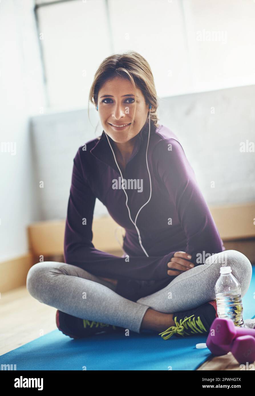 Music inspires my workout. Portrait of an attractive young woman ...