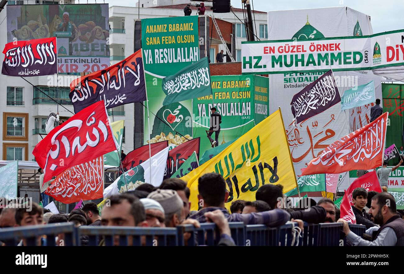 Participants of the birthday event of the Islamic Prophet Muhammad ...