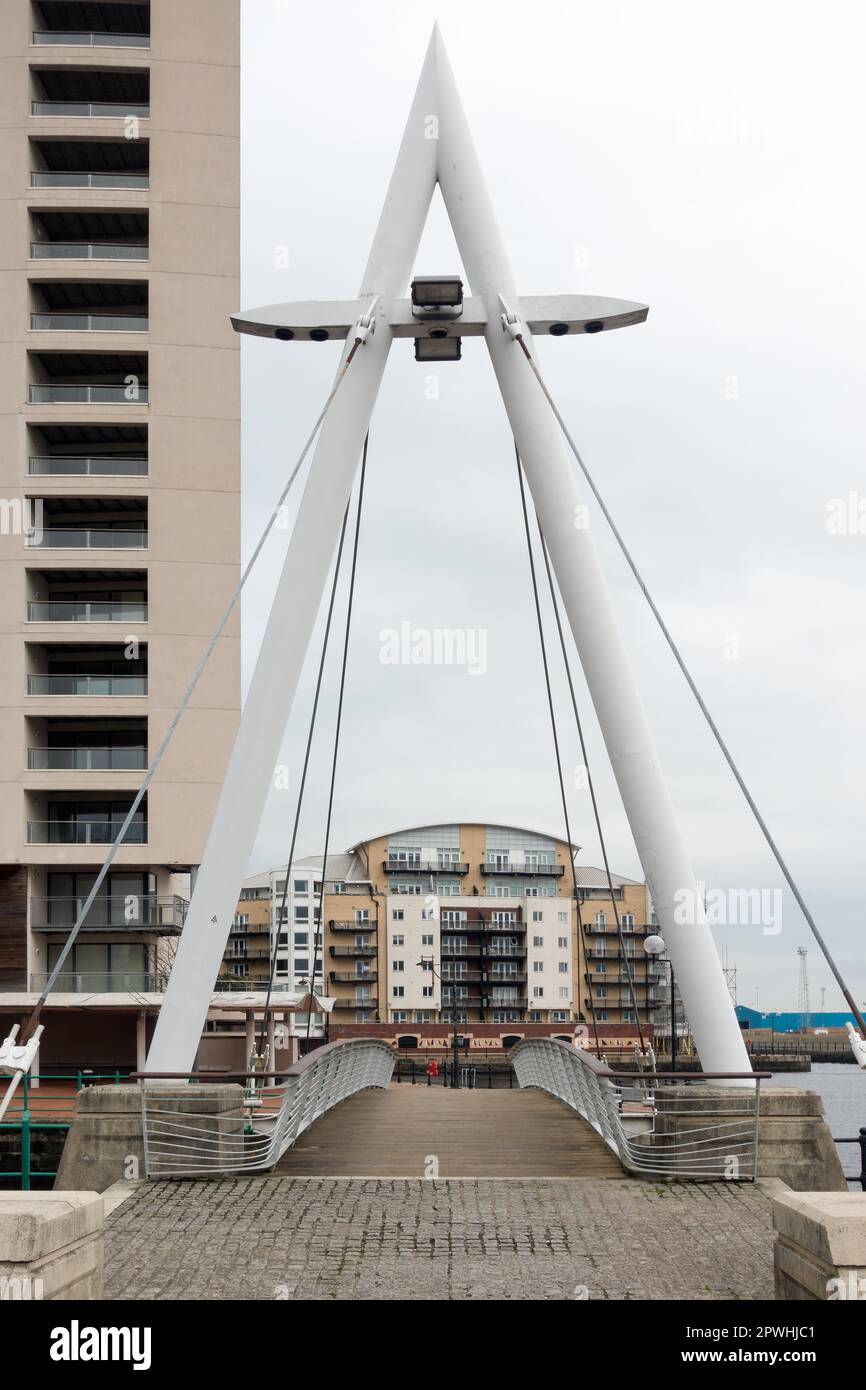Bridge in cardiff hi-res stock photography and images - Alamy
