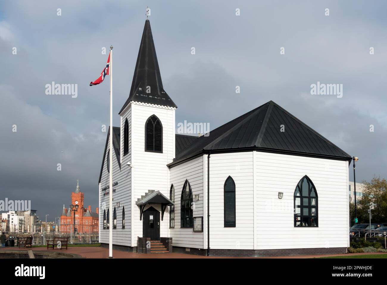 Cardiff bay cafe hi-res stock photography and images - Alamy