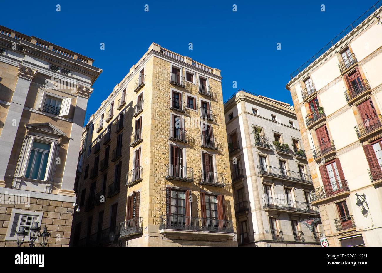Historic buildings in the old town of Barcelona, Spain Stock Photo - Alamy