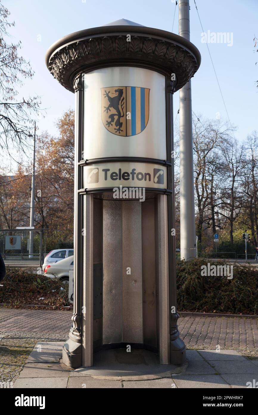 Outdoor phone booth hi-res stock photography and images - Alamy