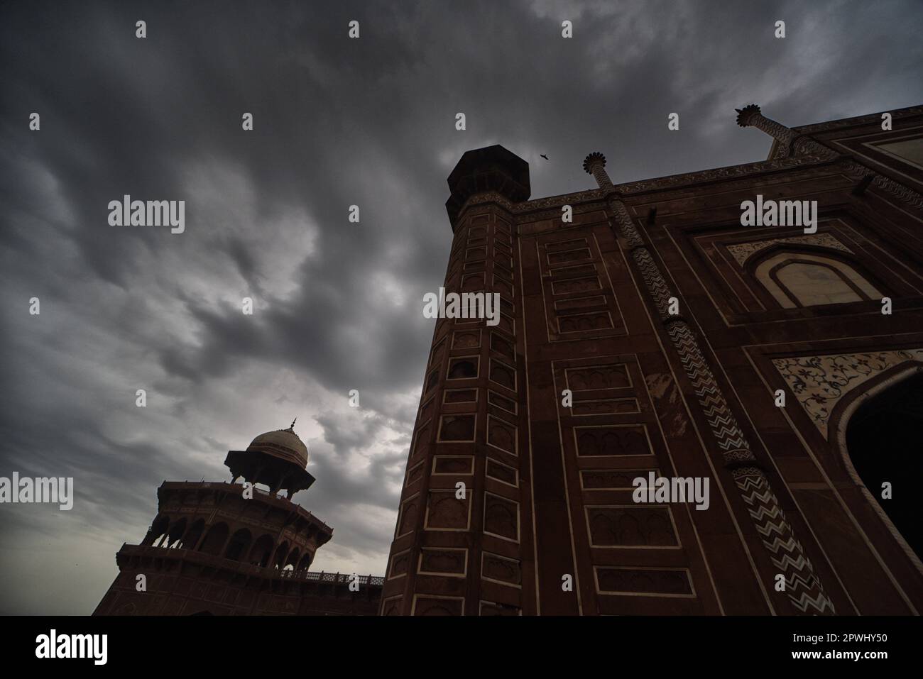 Agra, India. 23rd Apr, 2023. Deep Monsoon Cloud seen over Taj Mahal in ...