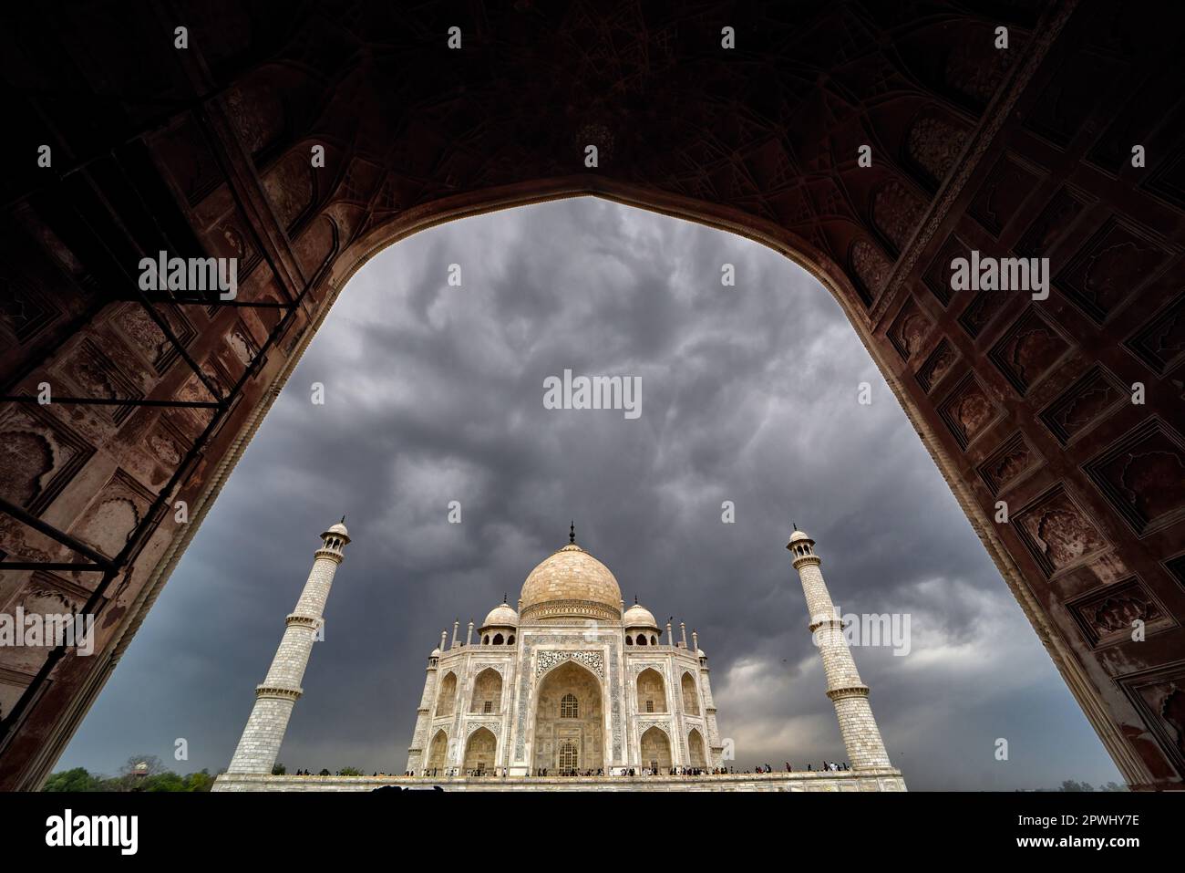 Agra, India. 23rd Apr, 2023. Deep Monsoon Cloud seen over Taj Mahal in ...