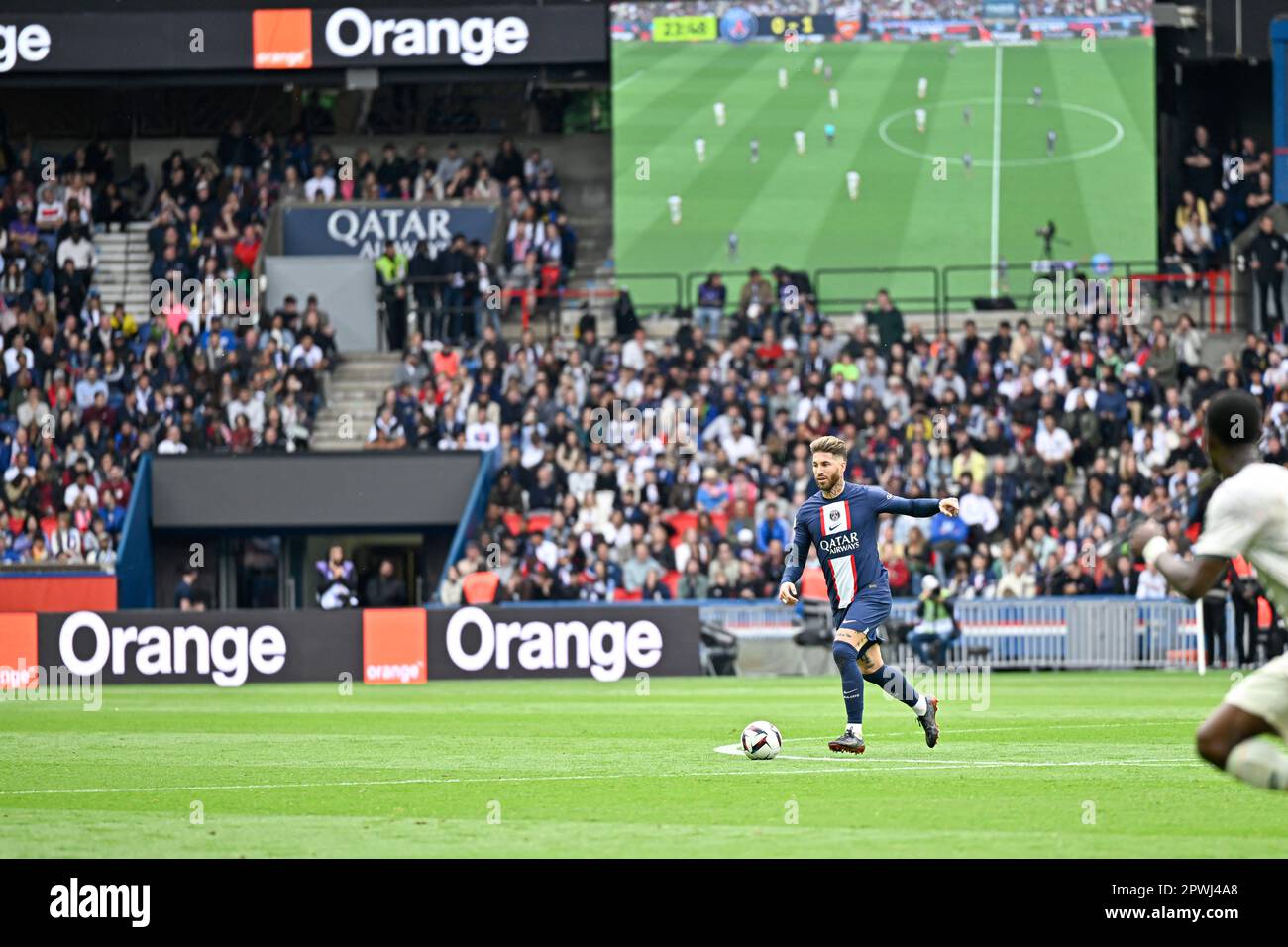 Paris st germain football logo hi-res stock photography and images - Alamy
