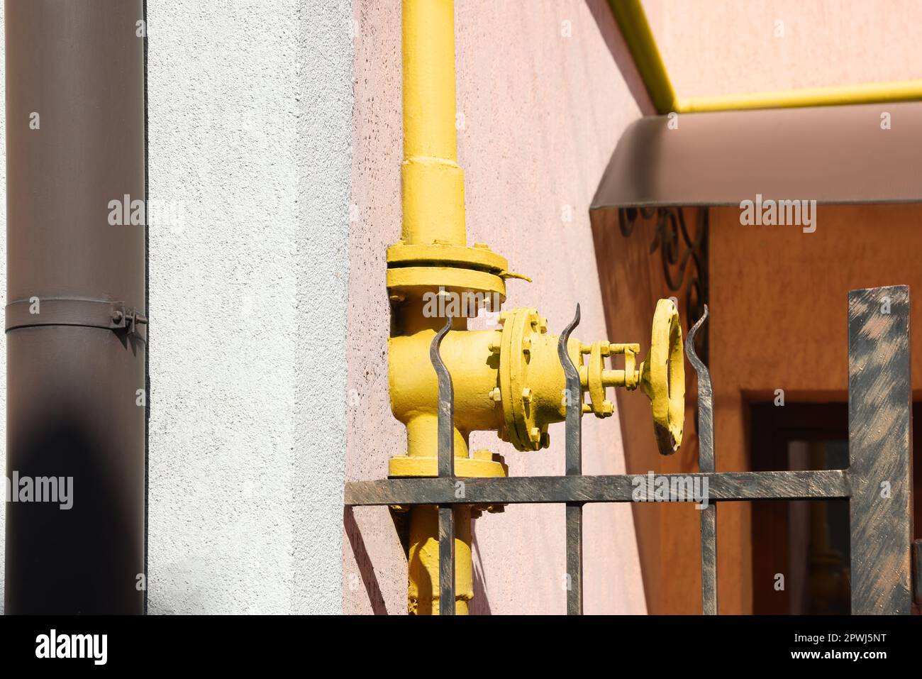 Pink gas pipe hi-res stock photography and images - Alamy