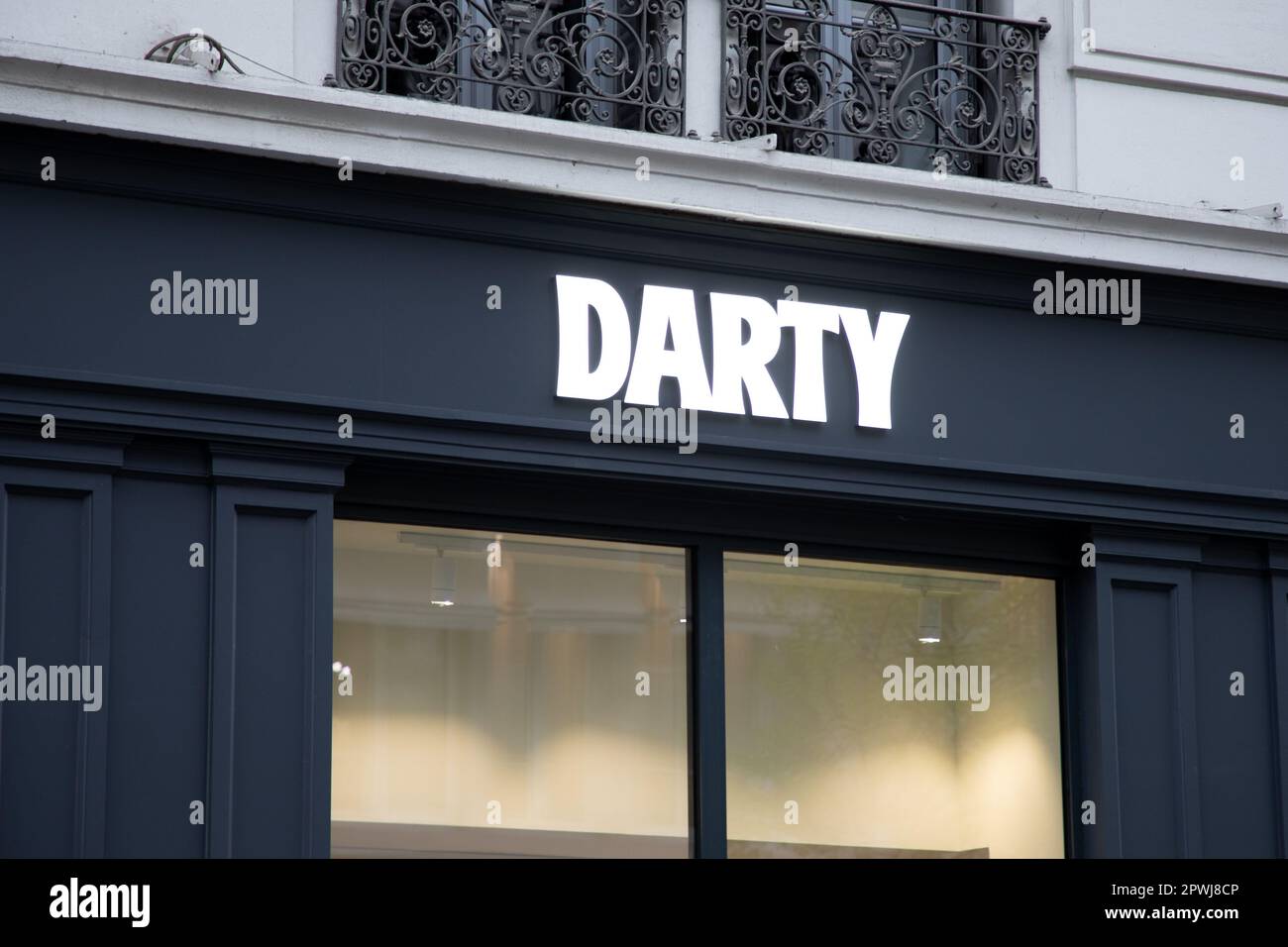 Darty shop sign hi-res stock photography and images - Alamy