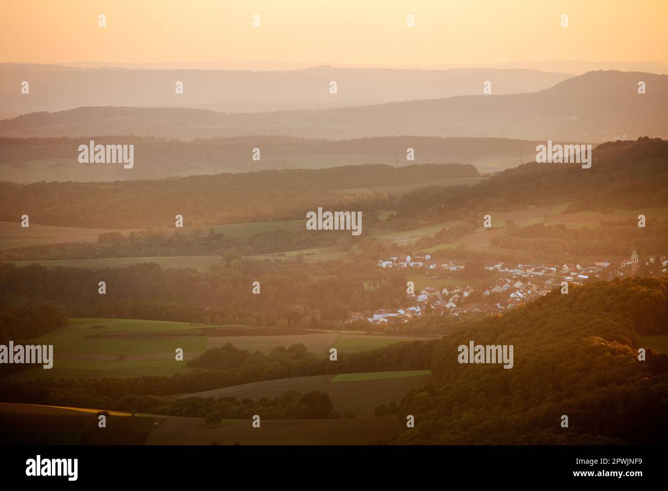 Hilly landscape at sunset hi-res stock photography and images - Alamy