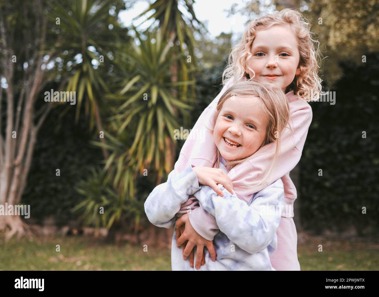 Smiling hugging cute girls best hi-res stock photography and images - Alamy
