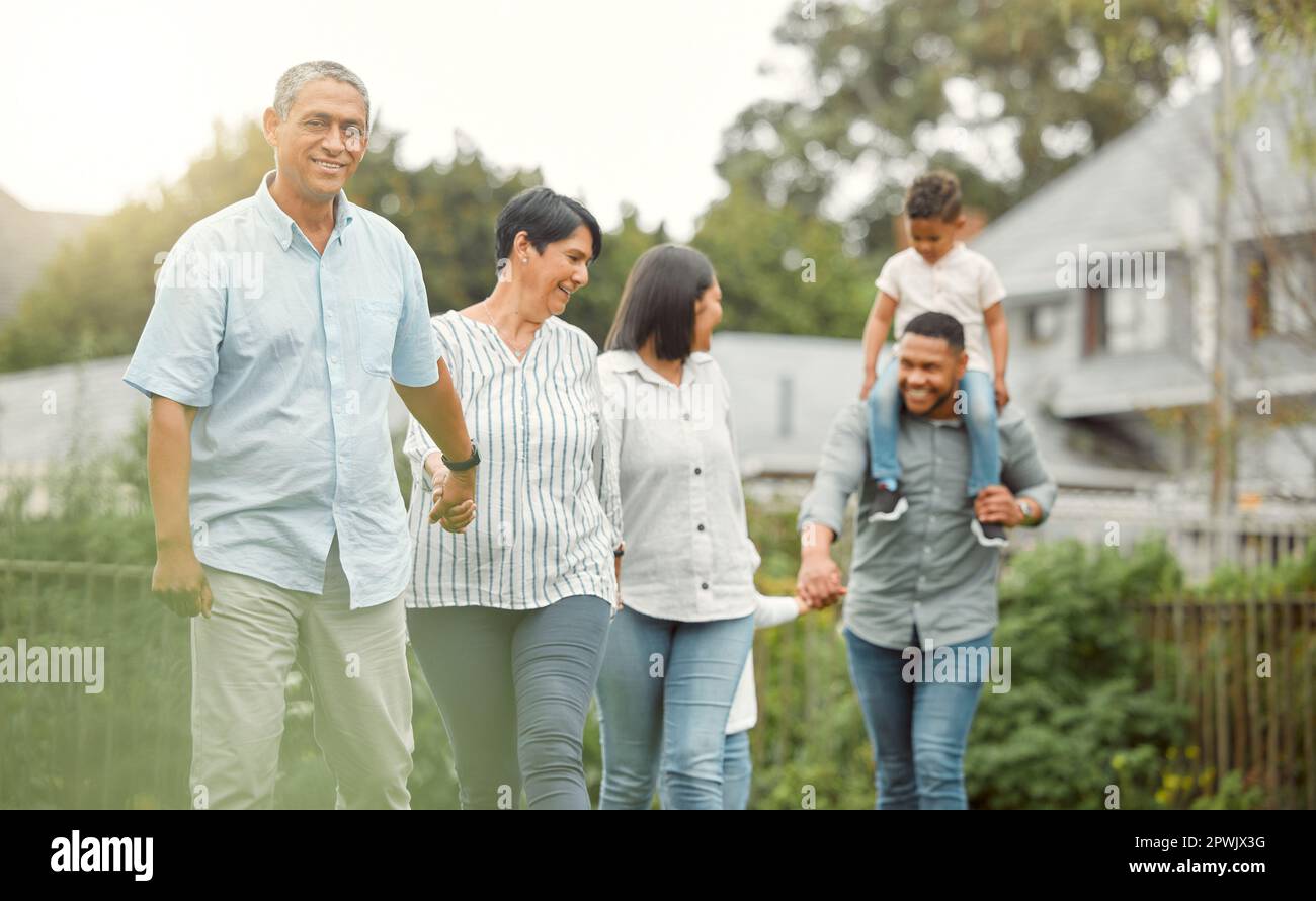 Surrounded by friends hi-res stock photography and images - Alamy