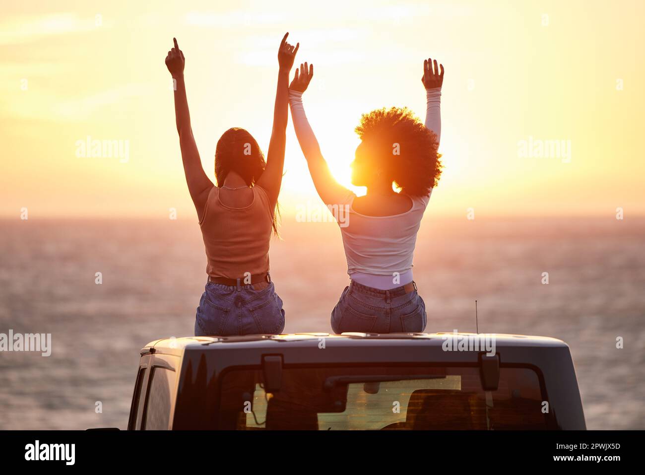 Two people silhouette excited hi-res stock photography and images - Alamy